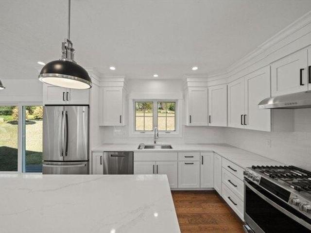 house with 3 bedroom, Shrewsbury MA ES103850989