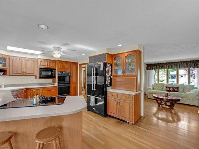house with 3 bedroom, Shrewsbury MA ES103851461