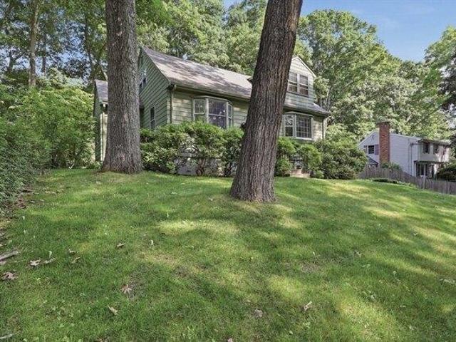 house with 3 bedroom, Shrewsbury MA ES103932348