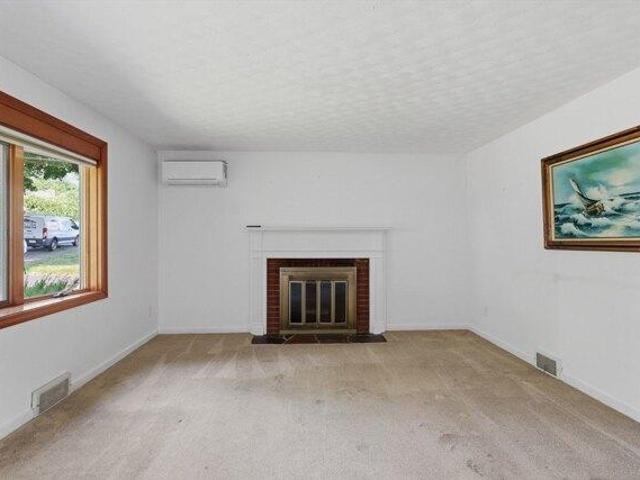 house with 3 bedroom, Shrewsbury MA ES103968581