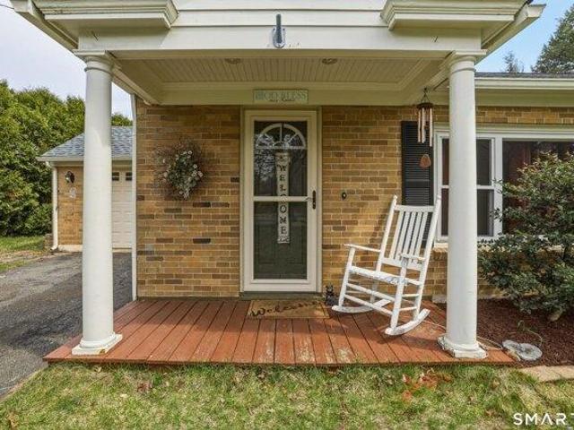 house with 3 bedroom, Simsbury CT DLS101632424