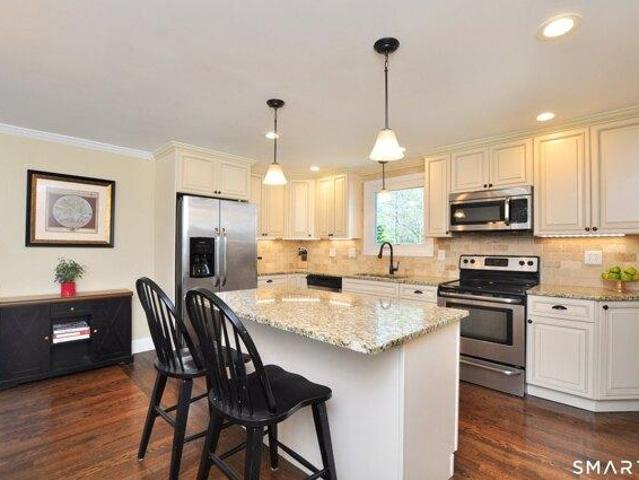house with 3 bedroom, Simsbury CT DLS102156645