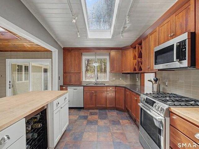 house with 3 bedroom, Simsbury CT ES103439990