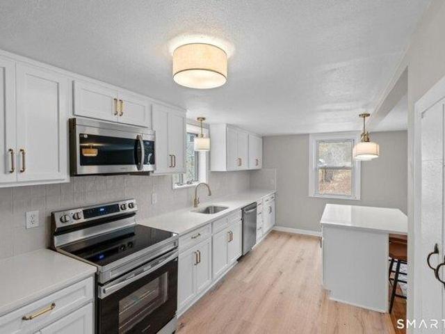 house with 3 bedroom, Simsbury CT ES104831890