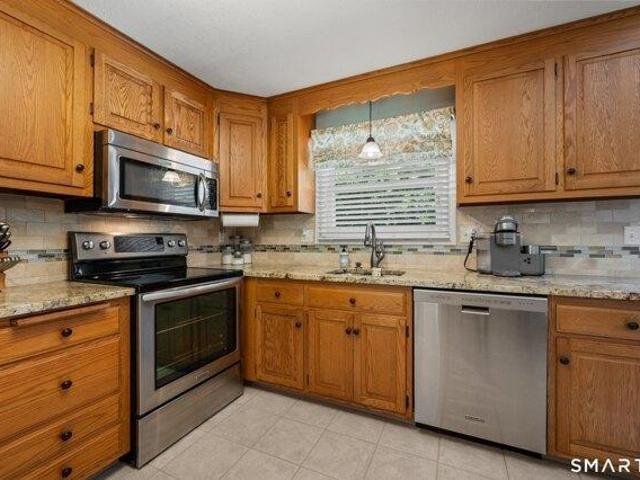 house with 3 bedroom, Simsbury CT ES104832350