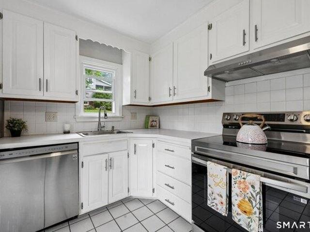 house with 3 bedroom, Simsbury CT ES105105637