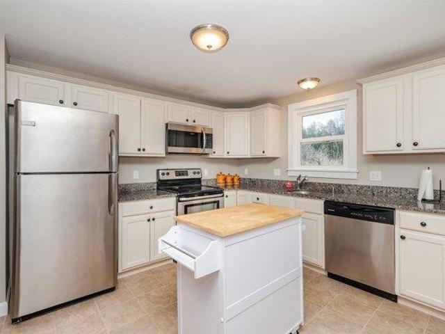 house with 3 bedroom, Somersworth NH DS102158893
