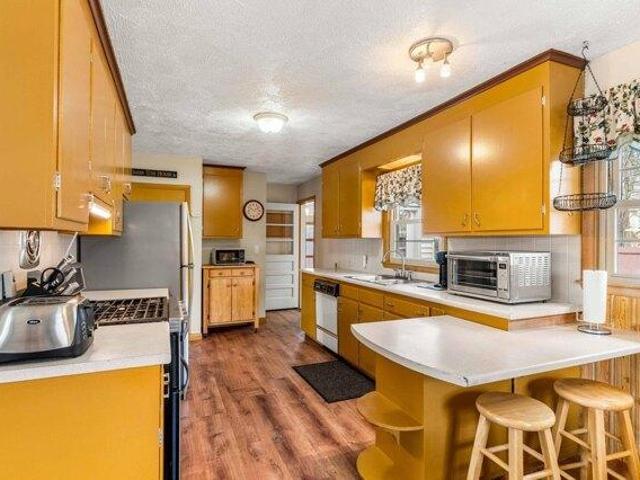 house with 3 bedroom, Somersworth NH DS102213028