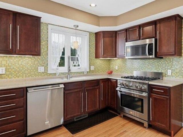 house with 3 bedroom, Somersworth NH DS103887484