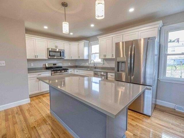 house with 3 bedroom, Somerset MA DS102633695