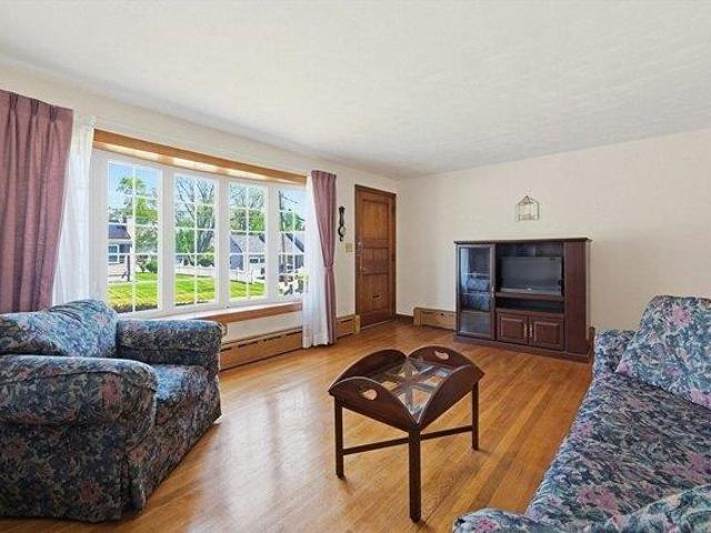 house with 3 bedroom, Somerset MA ES103224004