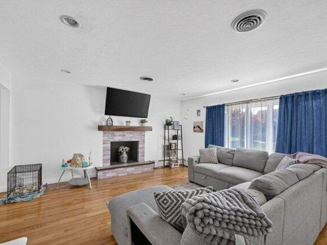 house with 3 bedroom, Somerset MA ES105080111