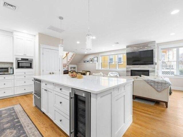 house with 3 bedroom, Somerville MA ES104376969