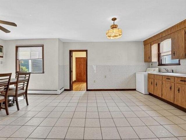 house with 3 bedroom, Somerville MA ES105126424