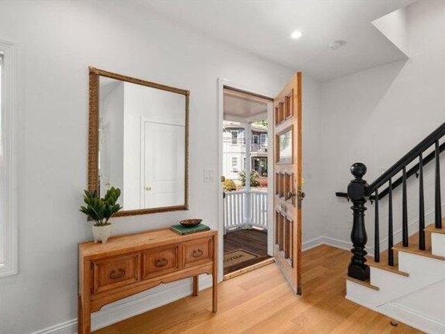 house with 3 bedroom, Somerville MA ES105192844