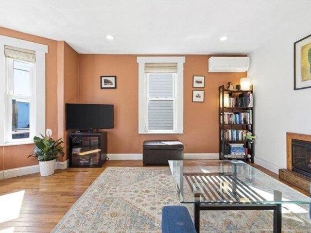 house with 3 bedroom, Somerville MA ES103435013