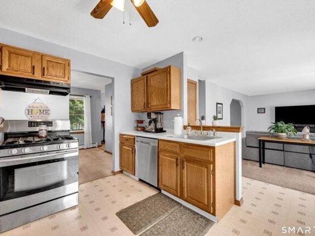 house with 3 bedroom, South Windsor CT DS102728529