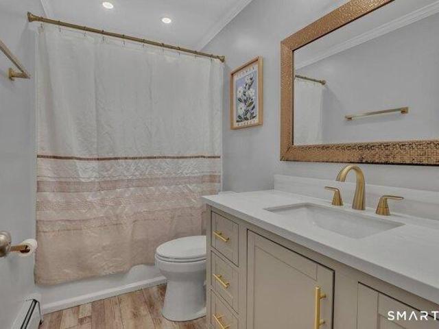 house with 3 bedroom, South Windsor CT ES105106497