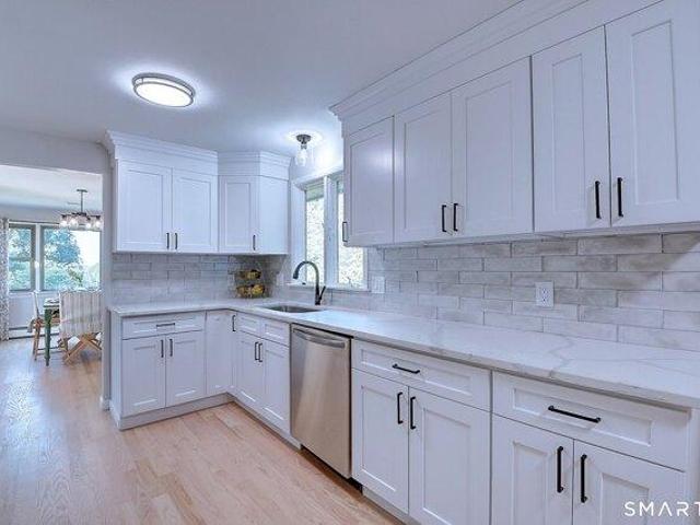 house with 3 bedroom, South Windsor CT ES105156493