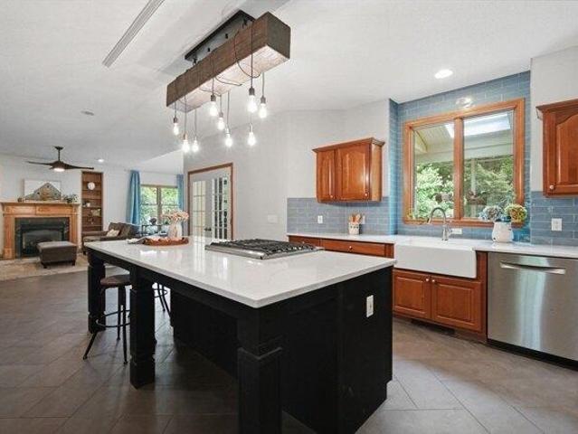 house with 3 bedroom, South Hadley MA ES103224013