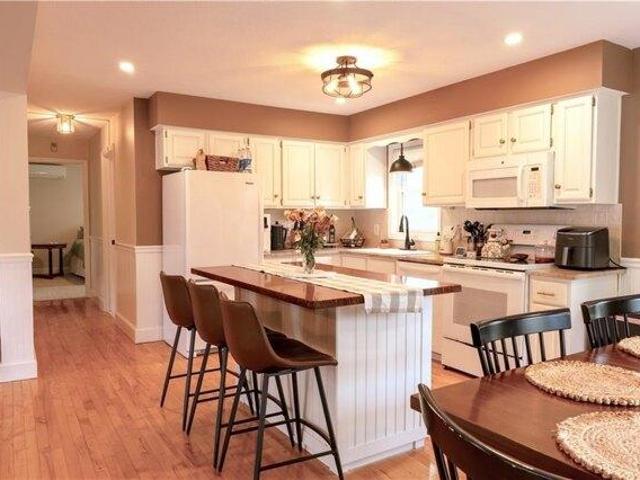 house with 3 bedroom, South Kingstown RI DLS102959142