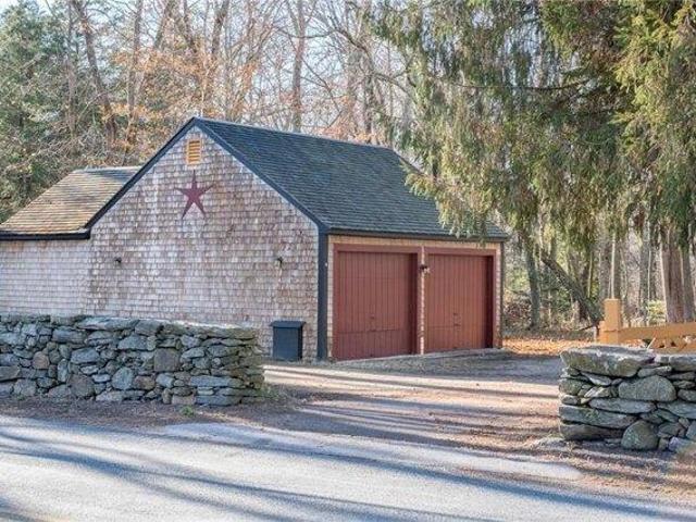house with 3 bedroom, South Kingstown RI DS104115164