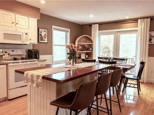 house with 3 bedroom, South Kingstown RI ES102959142