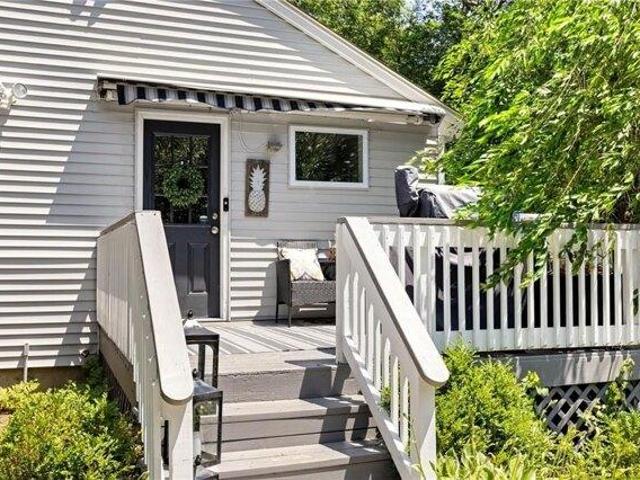 house with 3 bedroom, South Kingstown RI ES104539191
