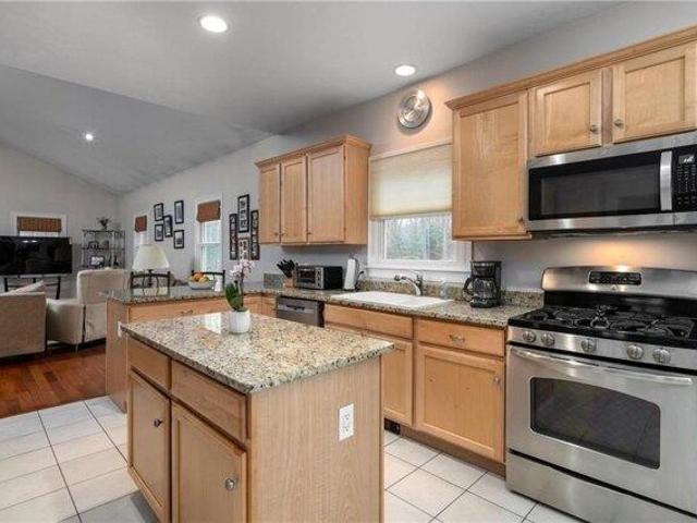 house with 3 bedroom, South Kingstown RI ES104833680
