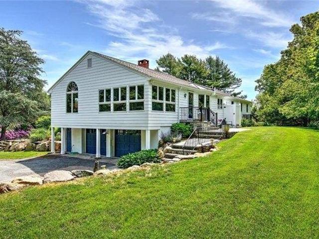 house with 3 bedroom, South Kingstown RI ES105192461