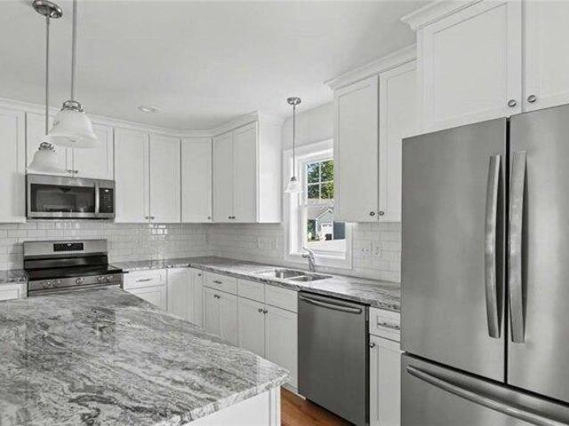 house with 3 bedroom, South Kingstown RI ES105206575