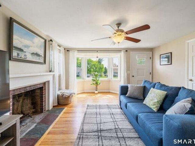 house with 3 bedroom, Southington CT DLS102154289