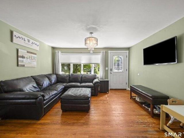 house with 3 bedroom, Southington CT DS104075269