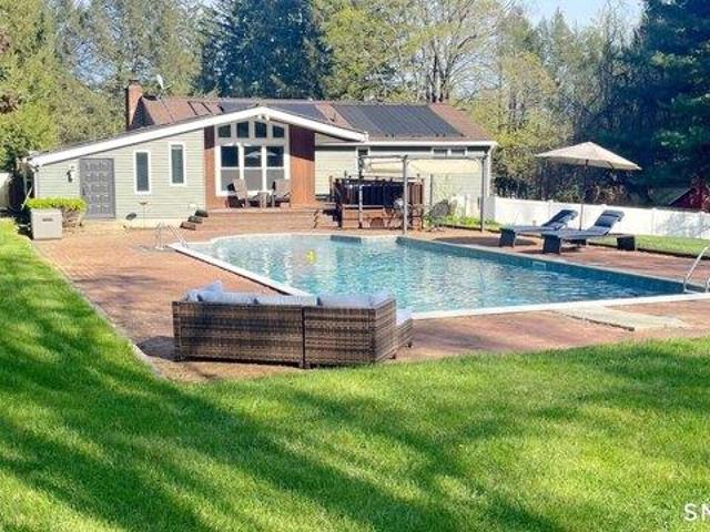 house with 3 bedroom, Southington CT ES102825574