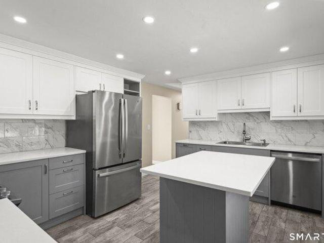 house with 3 bedroom, Southington CT ES103621357