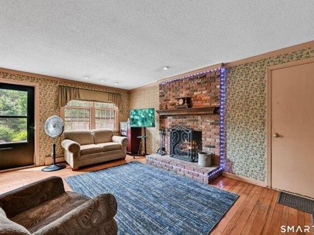 house with 3 bedroom, Southington CT ES104297206