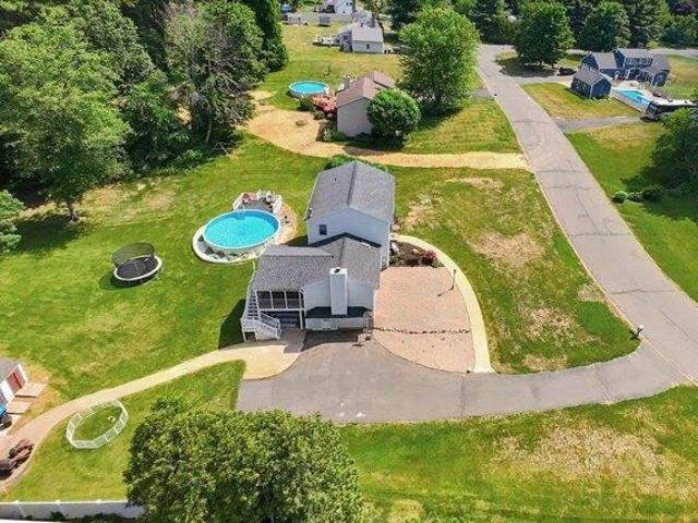 house with 3 bedroom, Southwick MA ES104151217