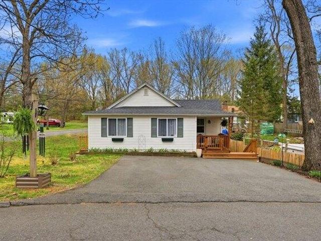 house with 3 bedroom, Southwick MA ES104295543