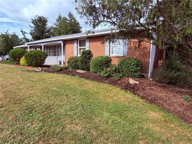 house with 3 bedroom, Slatington PA ES103626802