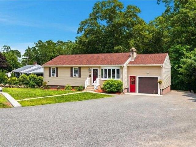 house with 3 bedroom, Smithfield RI DS104410644