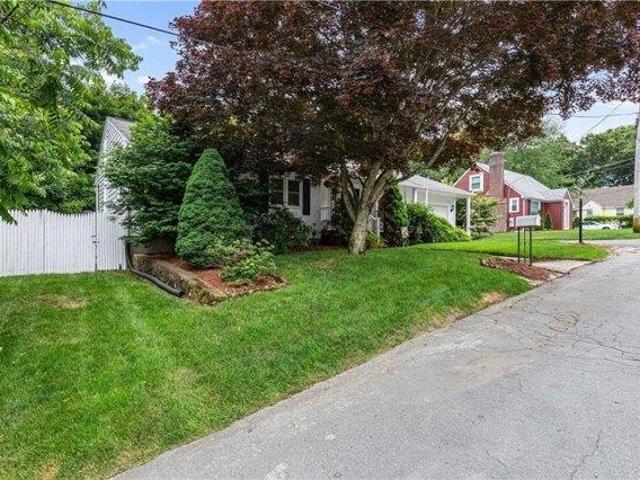 house with 3 bedroom, Smithfield RI ES105122634