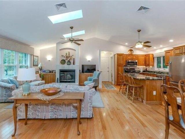 house with 3 bedroom, Smithfield RI ES105175689