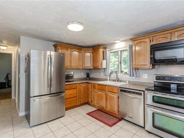 house with 3 bedroom, Smithfield RI ES105205539