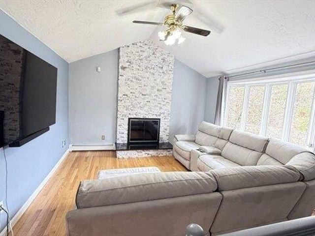 house with 3 bedroom, Spencer MA ES104541628