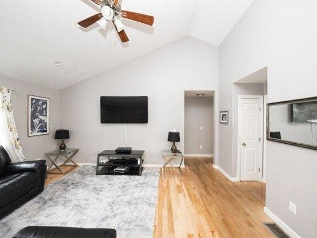 house with 3 bedroom, Spencer MA ES104543359