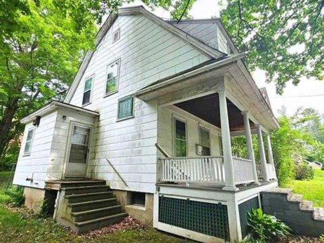 house with 3 bedroom, Springfield VT ES103161239