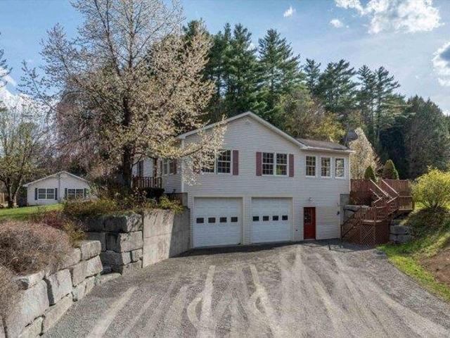 house with 3 bedroom, Springfield VT ES104352552