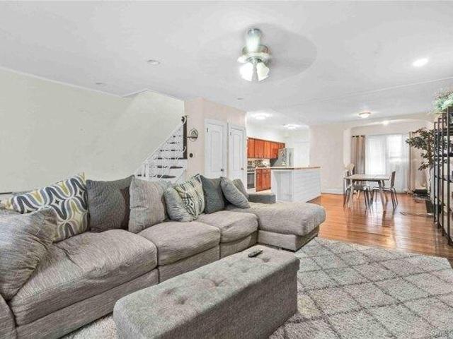 house with 3 bedroom, Springfield Gardens NY ES104921658