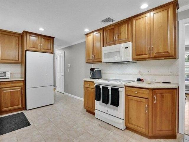 house with 3 bedroom, Springfield MA DS104078421