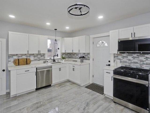 house with 3 bedroom, Springfield MA ES103035062